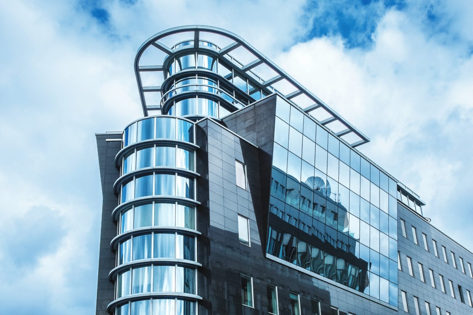 8 Inspiring Net Zero Construction Examples Worldwide - Dynamic Cladding